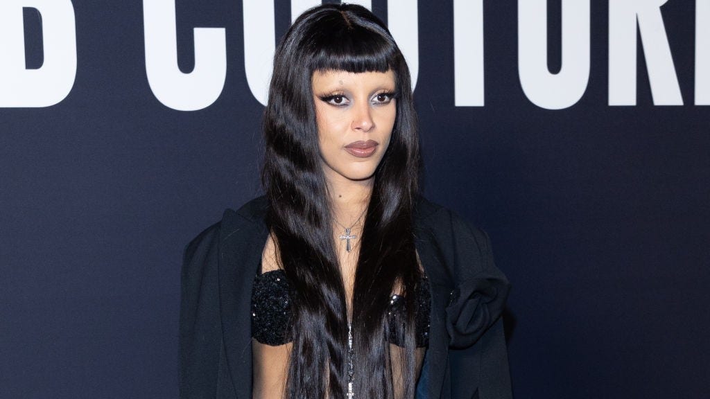 Doja Cat Faces Backlash For Relationship With Comedian J.Cyrus