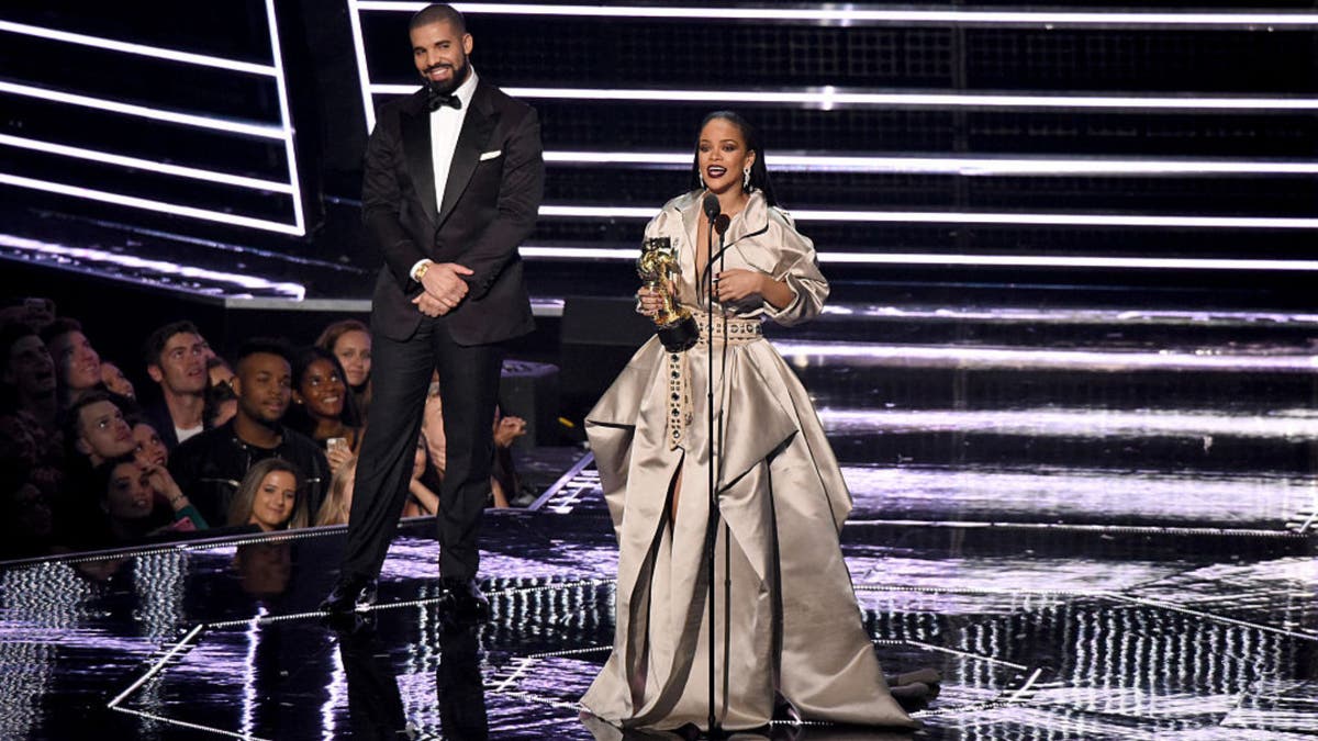 Fans React To Drake Seemingly Dissing Rihanna On New Album