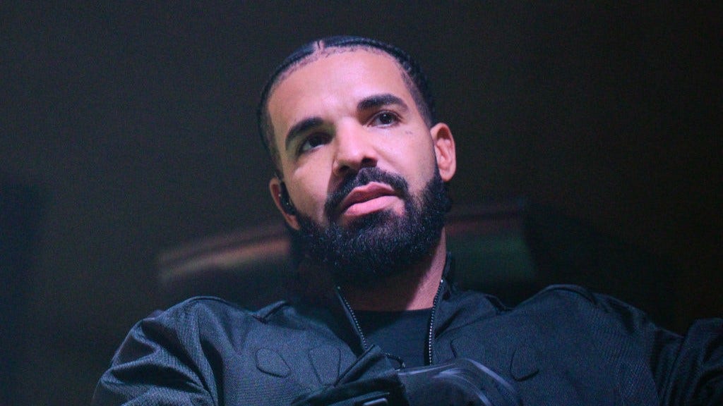 Drake Offers Pregnant Fan $25,000 After “Rich Baby Daddy” Request