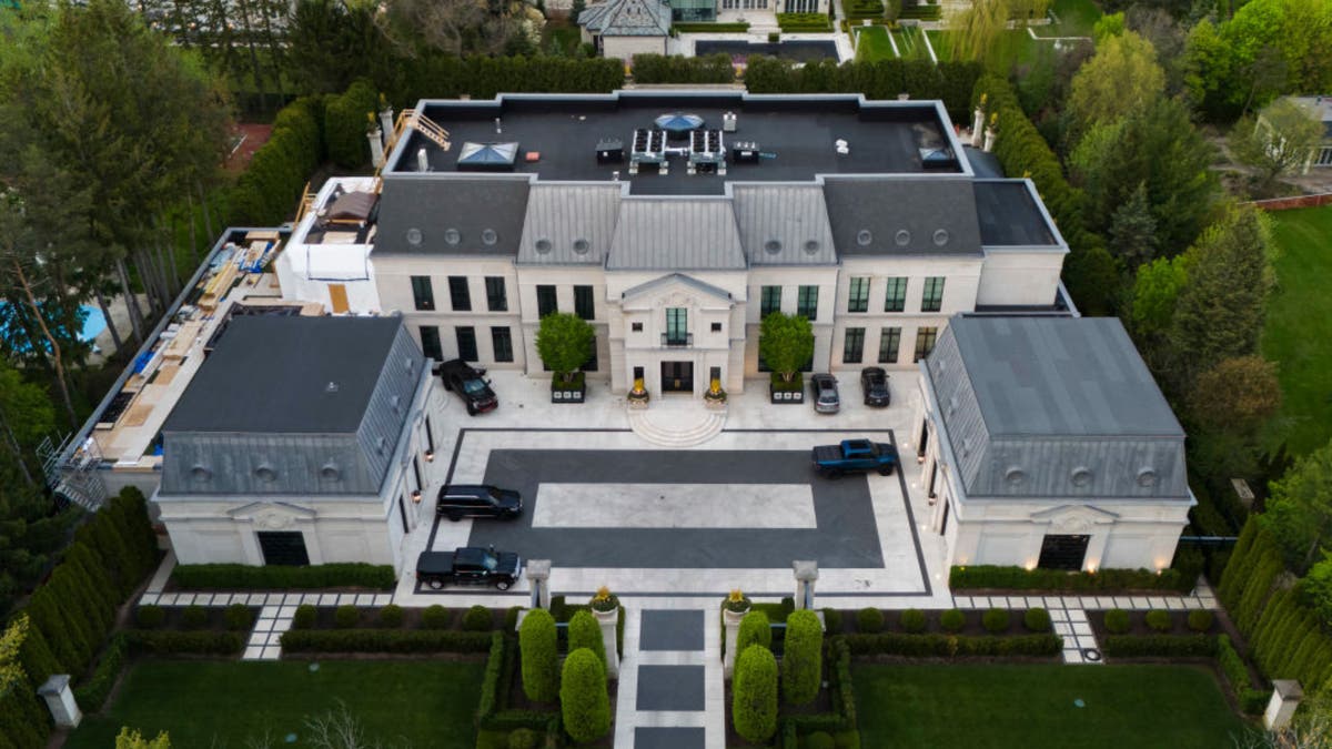 Drake Pleads With Local News Station About Their Helicopter