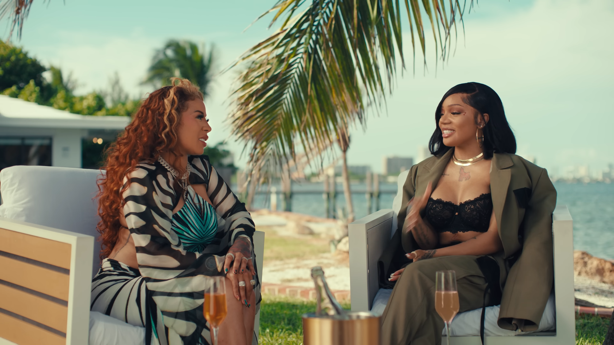 Keyshia Cole y Xavier Legette en el video de GloRilla "Typa - Notiulti